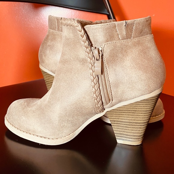 torrid | Shoes | 4 Torrid Faux Suede Double Zipper Block Heel Ankle ...